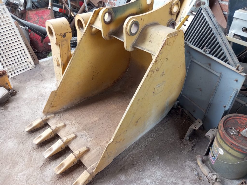 Bote RetroExcavadora 446B CAT – Grupo Romero